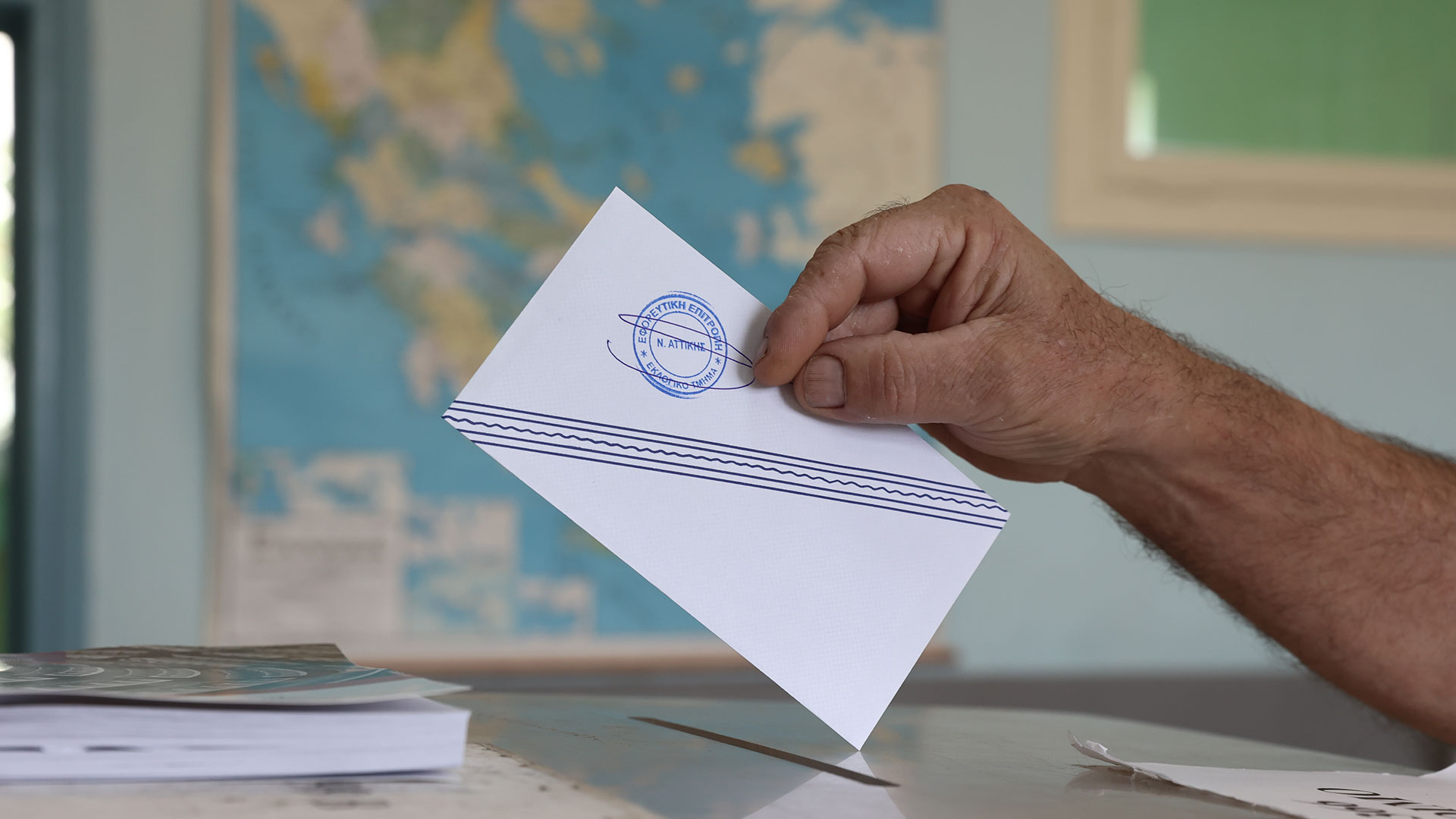 Δημοσκόπηση Metron Analysis: Η ΝΔ περνά το ψυχολογικό όριο των ...