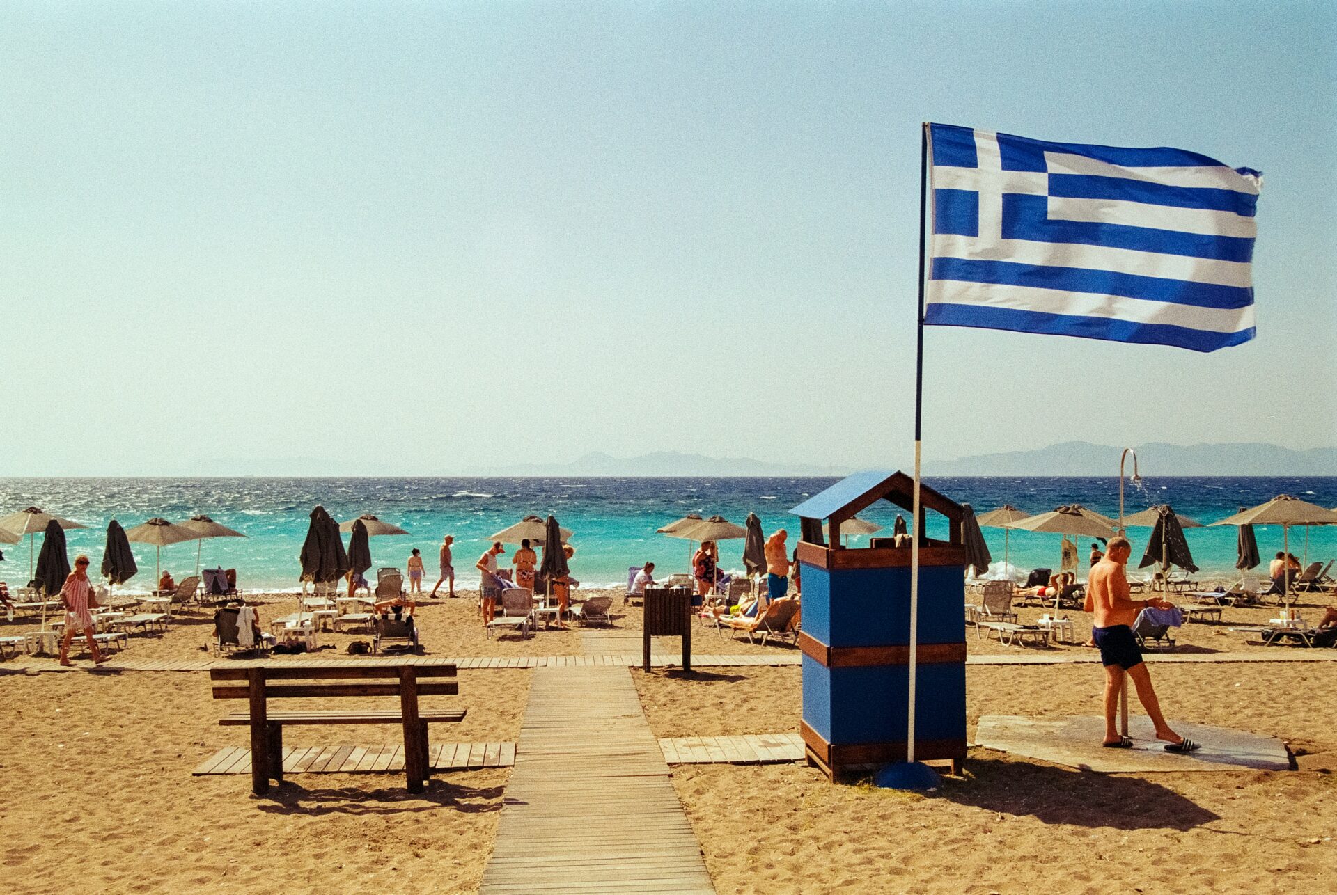 Οι καλύτερες δωρεάν παραλίες στην Αττική με γαλάζια σημαία