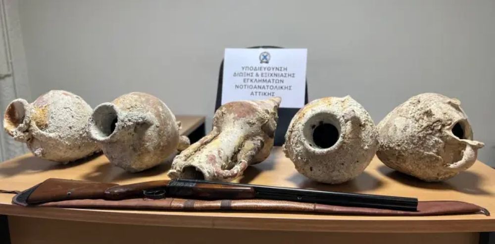 ΕΛΑΣ: Σύλληψη 53χρονου για κατοχή σπάνιων αρχαίων αμφορέων