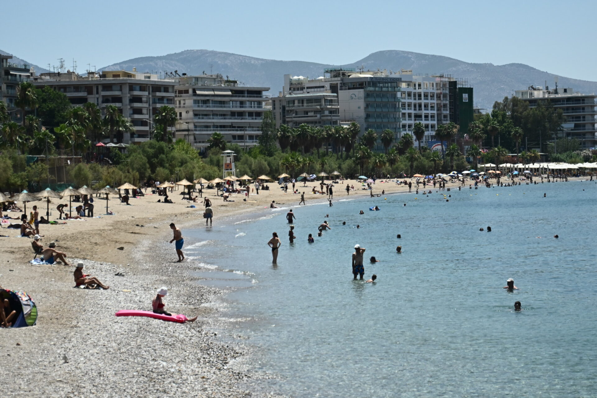Παλαιό Φάληρο: Σε εξέλιξη οι έρευνες για το 2χρονο κορίτσι που βρέθηκε ...