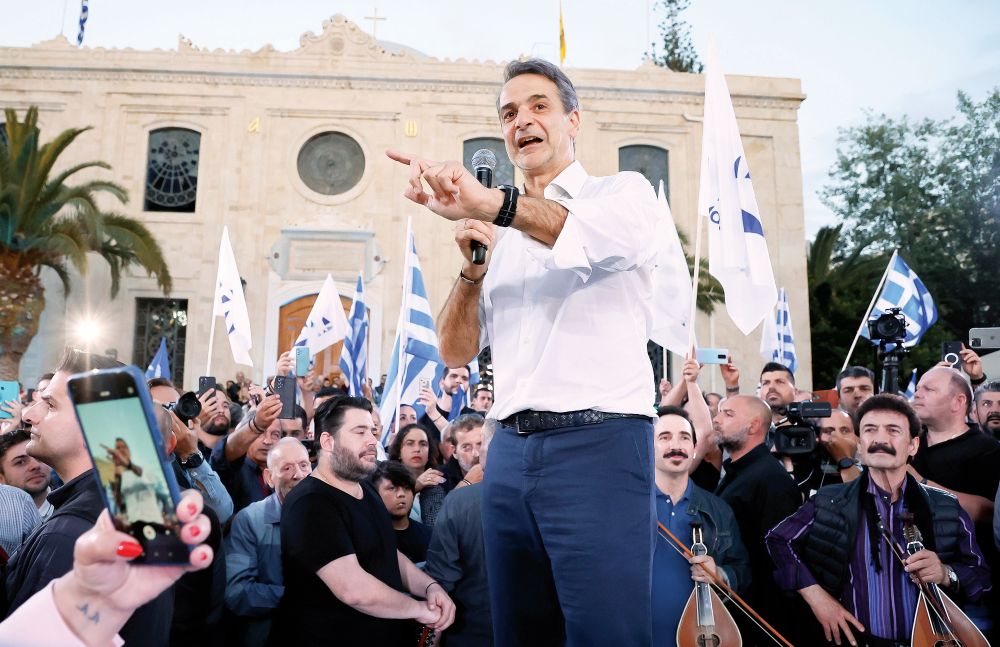 Το παραμύθι για «γαλάζια» ρουσφέτια δεν έχει δράκο...