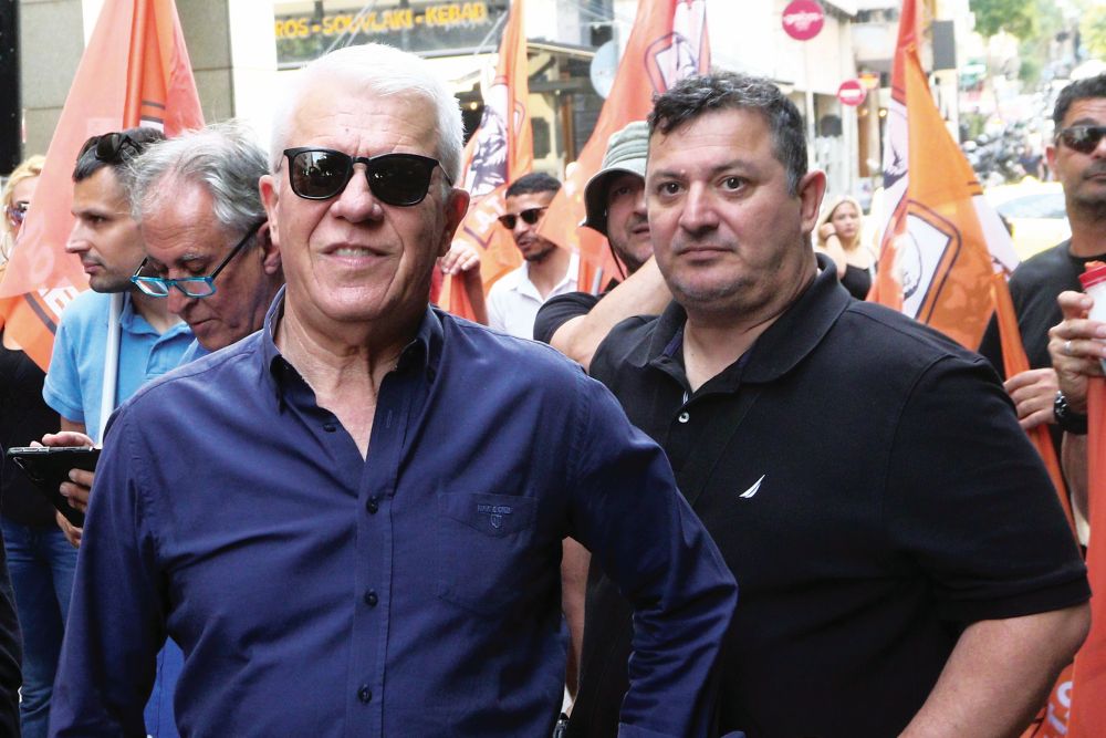 Τα γυρίζουν οι πασόκοι για την αξιολόγηση των εκπαιδευτικών