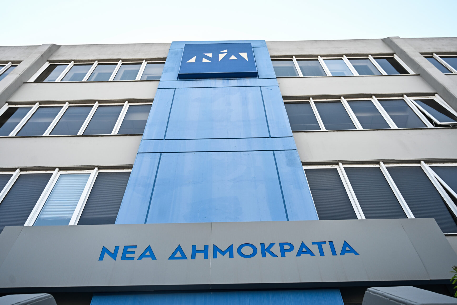 Πηγές ΝΔ: Θα διαγράψει ο Ανδρουλάκης τους κουμπάρους του; - εκκωφαντική ...