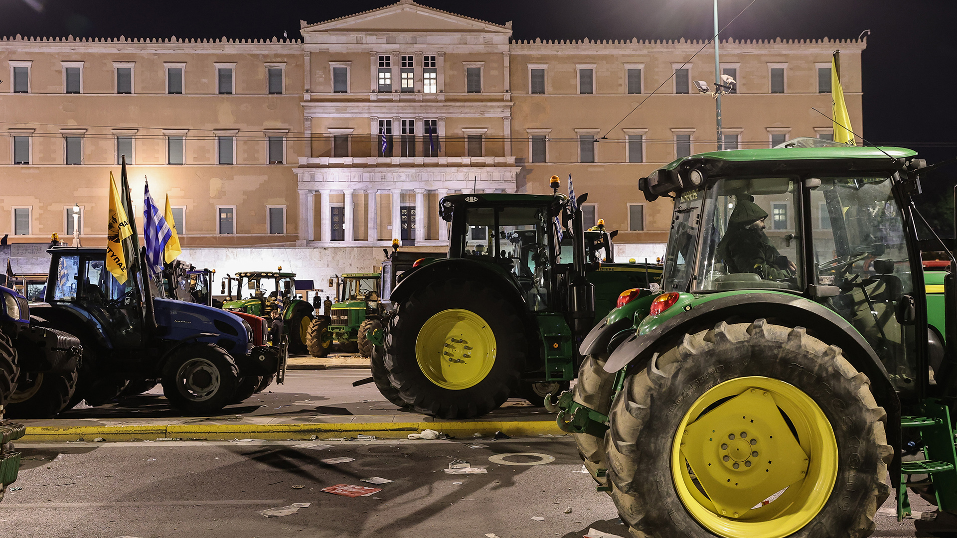 Ζεσταίνουν τις μηχανές οι αγρότες για κάθοδο στην Αθήνα